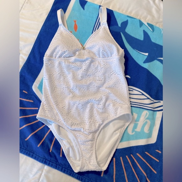 Mossimo Supply Co. | Swim | Mossimo Size L White Onepiece Bathing Suit ...